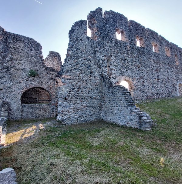 Borgo di Gattinara, Natura, Vino e Prestigiose Cantine
